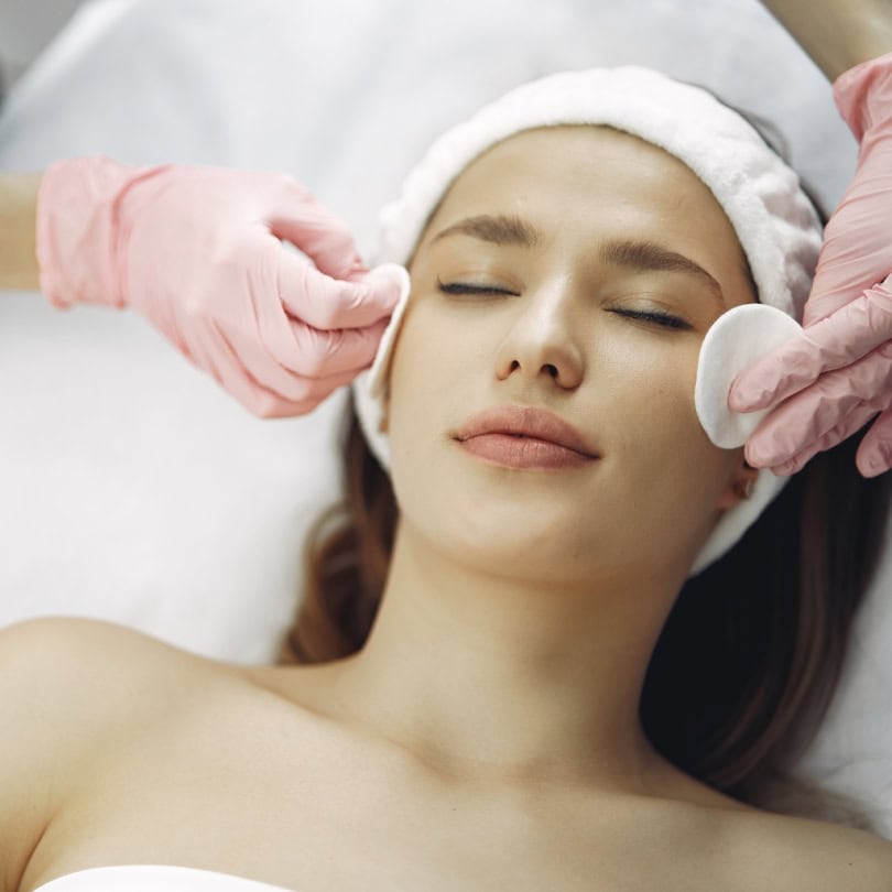 Signature Facial » Nicola McLaughlin